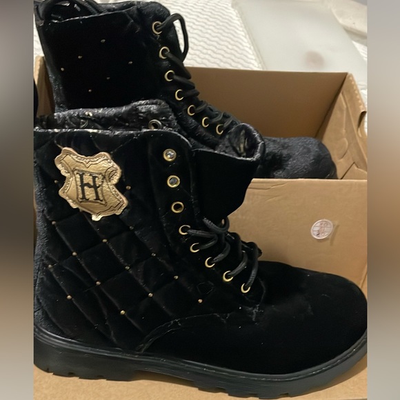 Warner Bros. | Shoes | Rare Harry Potter Velvet Quilted Hogwarts Combat ...